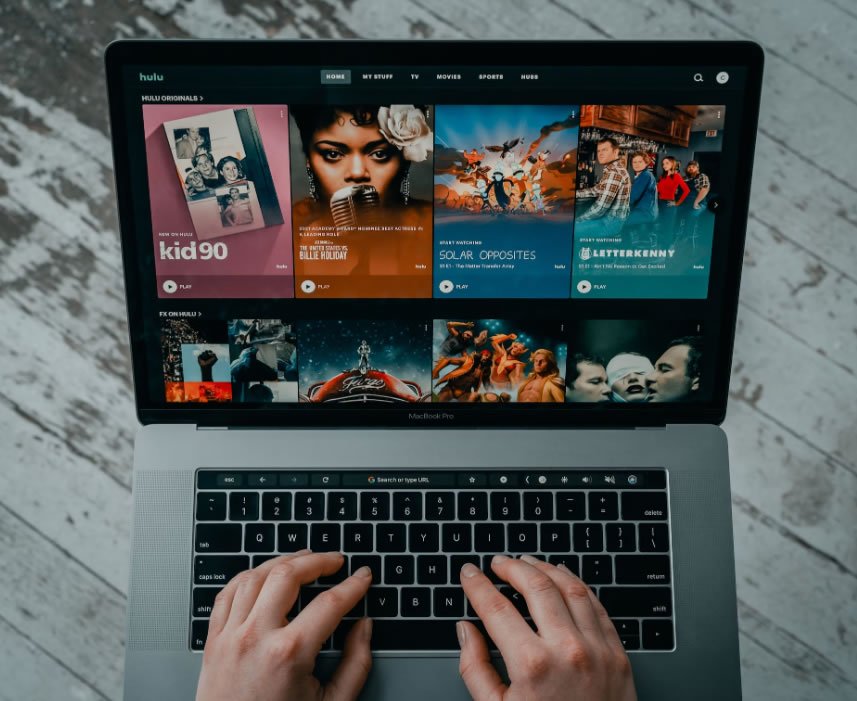 Qual a diferença entre streaming e on demand? - Tadeu Diniz